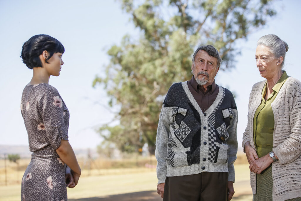 Pou – Waar die vere die voël maak oor die ver-verlate vlaktes - Bioskoop.co